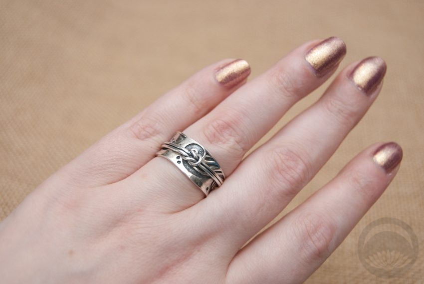 Review - Tsunami Art Obi-style Spinner Ring - 着物月 Kimono Tsuki