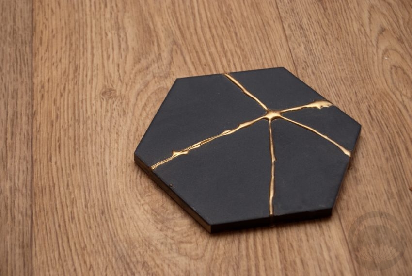 K is for Kintsugi - 着物月 Kimono Tsuki